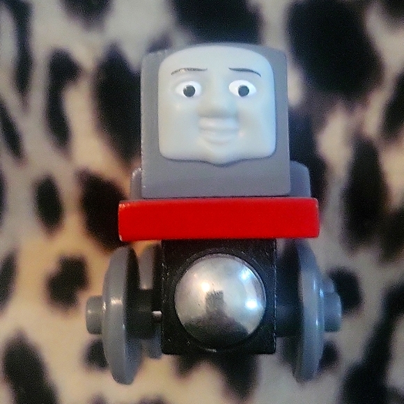 Thomas & Friends | Toys | Dennis Wooden Train Thomas The Train Friends ...